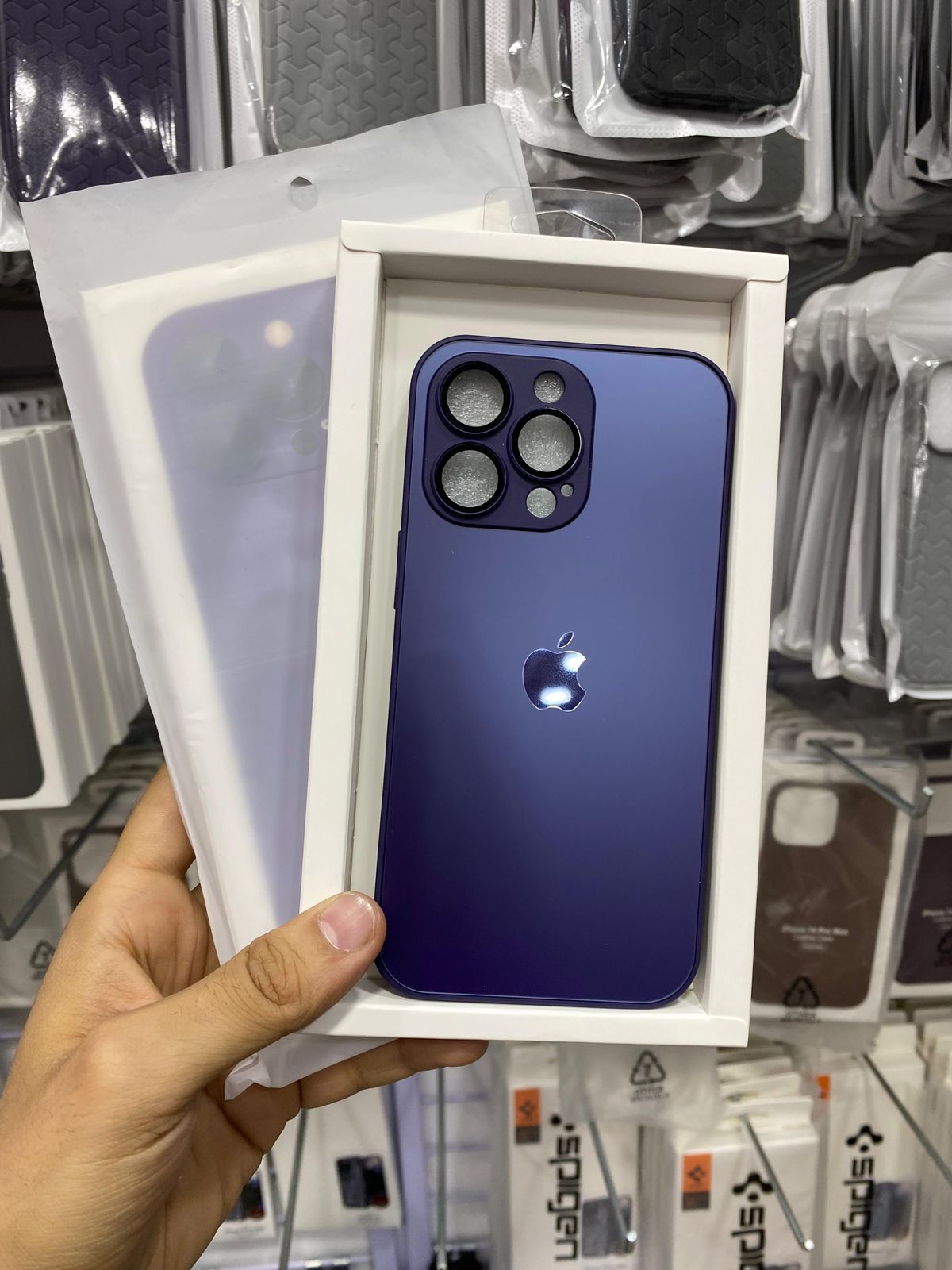 MEN CASES – IPHONE COVERS